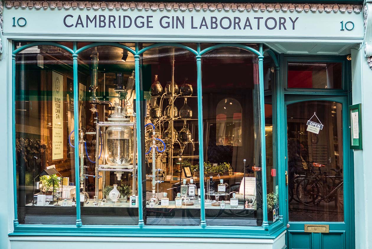 Gift Shopping: Pick up unique Cambridge souvenirs – Holiday Tips
