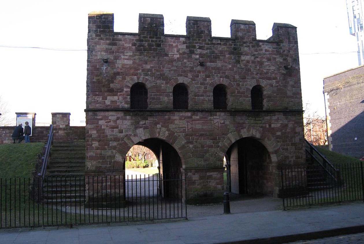 Manchester Uncovered: Natural Wonders and Historical Marvels – Holiday Tips